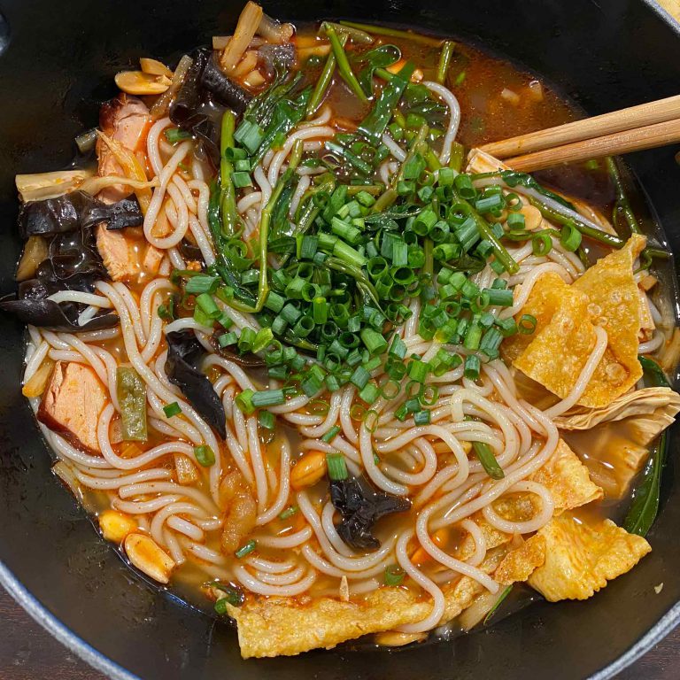 What is River Snail Noodle? How to make it at home? - Bear Cusine